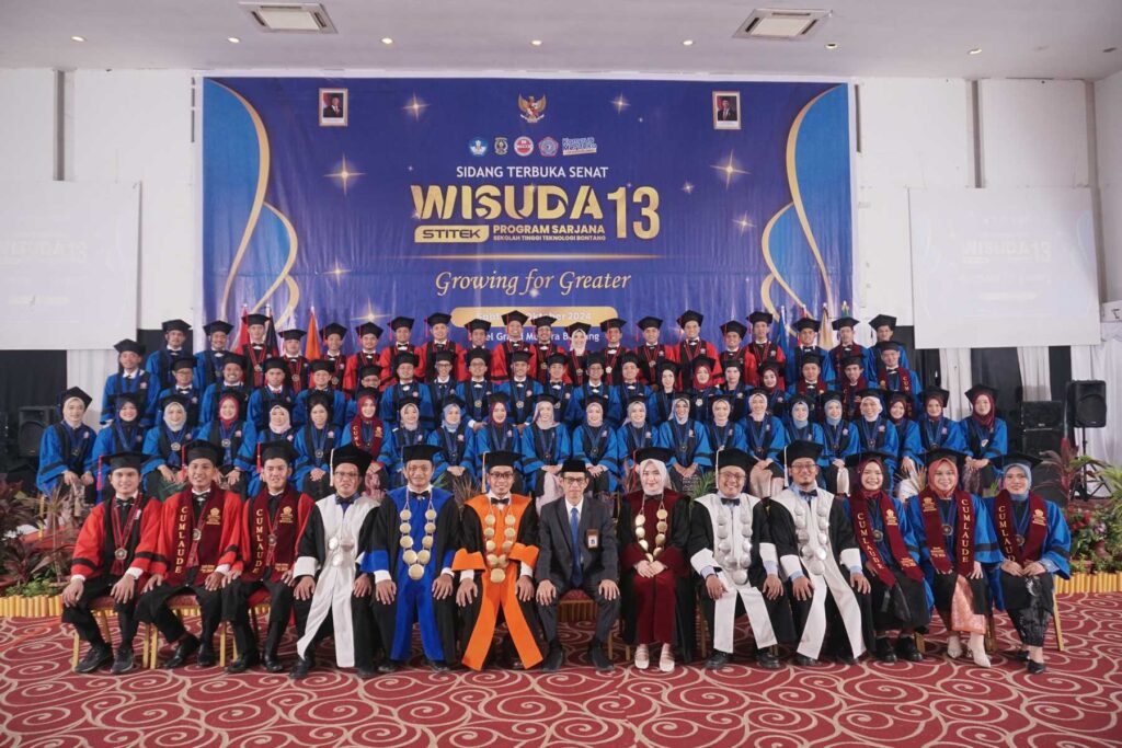 Upacara Wisuda ke-13 STITEK Bontang, Dorong Lulusan Akfif Bangun ...